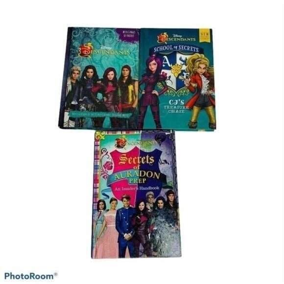 Disney | Other | Disney Descendants Chapter Book Series Lot Of 3 ...